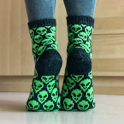 Ravelry: The Truth is Out There socks pattern by Stone Knits