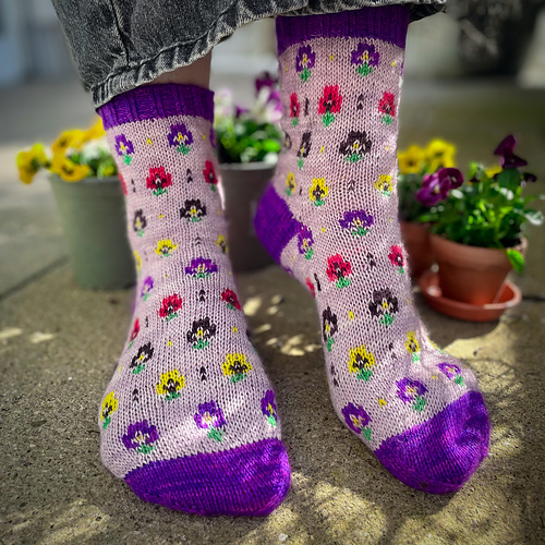 Ravelry: Charlottes Flower Garden sock set pattern by Stone Knits