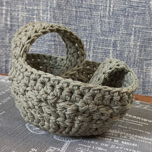 Ravelry: Basket weave mini basket pattern by Stouto Creative Crochet