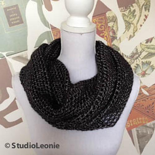 Ravelry: Infinity Scarf Sofia pattern by Leonie Dapper