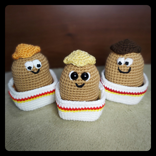I made a family of nugget buddies! : r/crochet