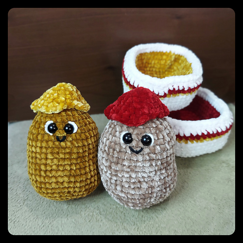 I made a family of nugget buddies! : r/crochet