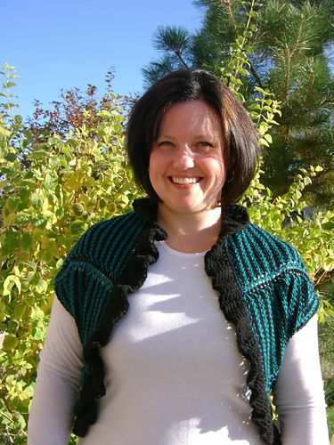 Ravelry: Graphic Reversible Cowl pattern by Suesan Roth