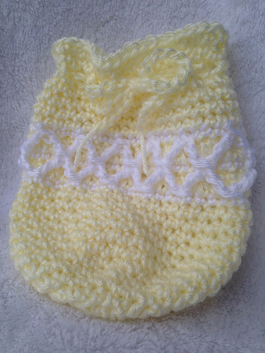 Ravelry: Diamond Wristlet pattern by Ellen Elizabeth