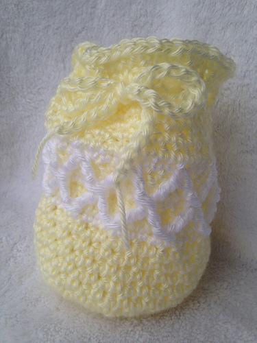 Ravelry: Diamond Wristlet pattern by Ellen Elizabeth