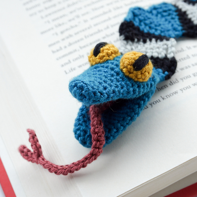 Ravelry: Snake Bookmark pattern by Jonas Matthies