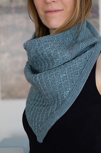 Ravelry: Frozen Silver Cowl pattern by SuviKnits