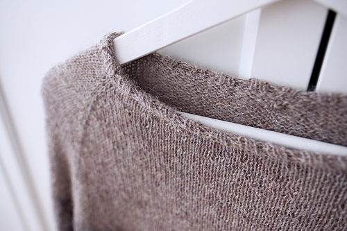 Ravelry: Reversible Raglan pattern by SuviKnits