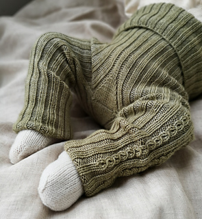 Ravelry: Kastepisarat Mini Tights pattern by Suvi Lyytikäinen ...