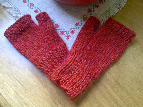 Ravelry: Fast & Easy Fingerless Mitts pattern by Lisa Cannon