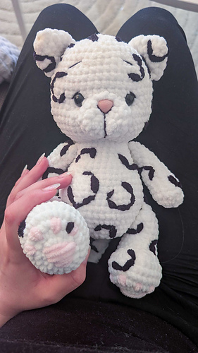 Ravelry: Snowy the snow leopard plushie pattern by Swecraftcorner