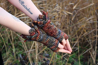 Ravelry: Dragon scale Gloves pattern by Hazel Palmer