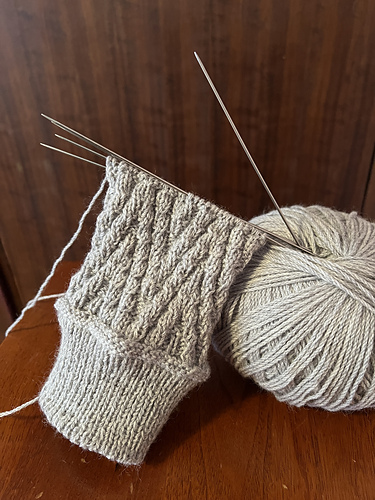 Ravelry: Socks with a zigzag pattern by Helen Maple