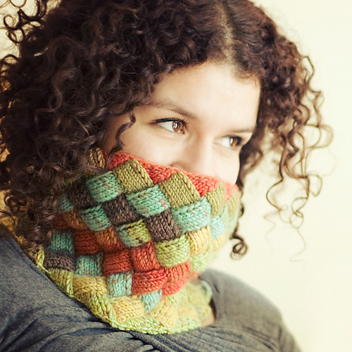 Ravelry: Entrelac Cowl pattern by Preita Salyer