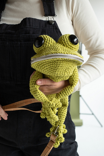 Ravelry: Frog Bag pattern by TOFT UK