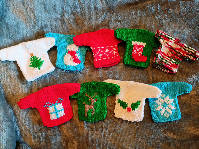 Ravelry: 8 Mini Christmas Jumpers pattern by Tabitha Cunliffe