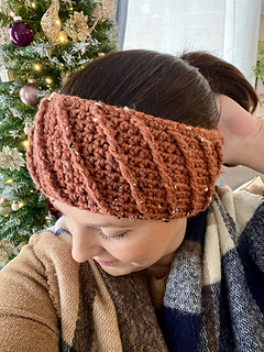 Ravelry: Cable Swirl Headband pattern by Michelle Muskett