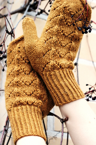 Ravelry: Simple Autumn Mittens pattern by Halldora J