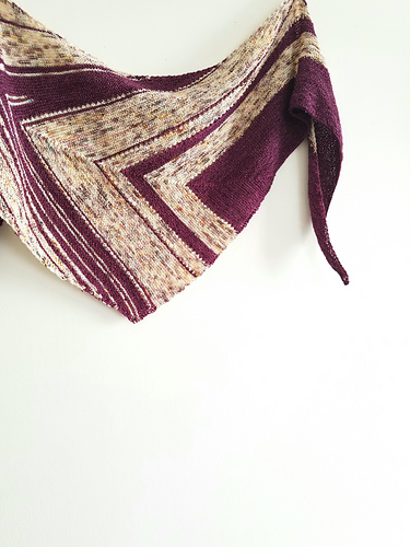 Ravelry: Akira pattern by Tamy Gore