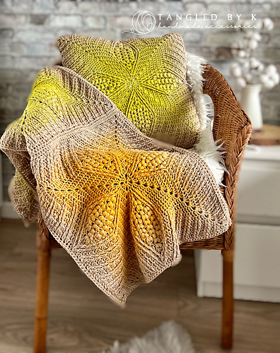 Ravelry: Tangled Bramble pattern by Karolina Ammar