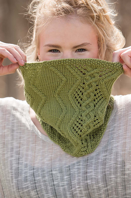 Ravelry: Cabled Cowl pattern by Debbie O'Neill