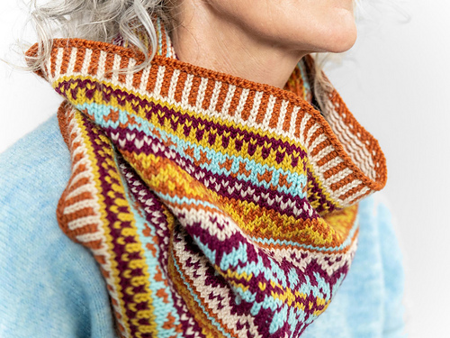 Ravelry: Retro Modern Cowl pattern by Tanis Gray