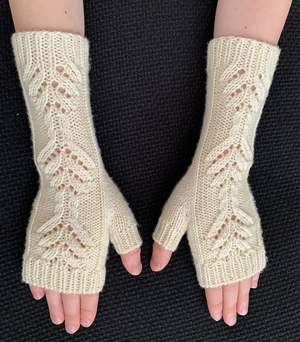 Ravelry: Hop Cone Mitts pattern by Maria Tarasova