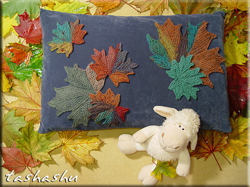 Ravelry: Decorative knitted maple Leaf pattern by Svetlana Gordon