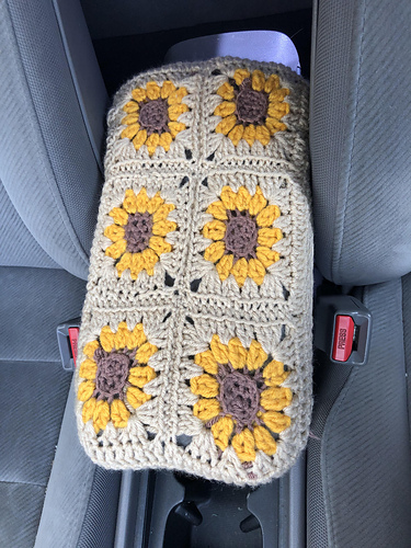 Ravelry: Daisy Car Console Cover pattern by Taylor Rice