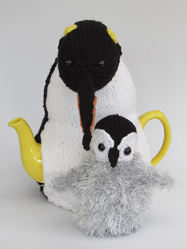 Ravelry: Emperor Penguin Tea Cosy pattern by Susan Cowper