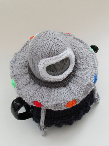 Ravelry: Alien Spaceship Tea Cosy pattern by Suzy Cowper