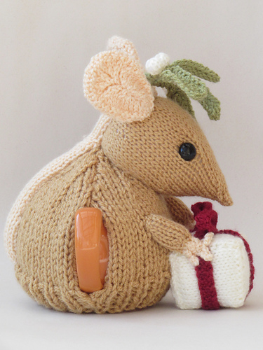 Ravelry: Christmas Mouse Tea Cosy pattern by Susan Cowper
