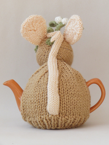 Ravelry: Christmas Mouse Tea Cosy pattern by Susan Cowper