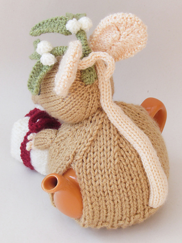Ravelry: Christmas Mouse Tea Cosy pattern by Susan Cowper