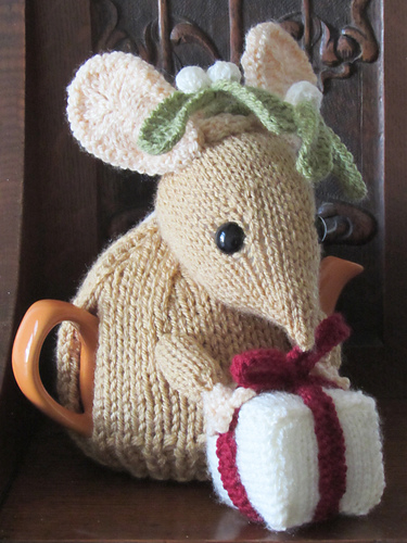 Ravelry: Christmas Mouse Tea Cosy pattern by Susan Cowper