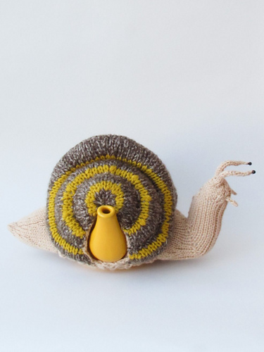Ravelry: Garden Snail Tea Cosy pattern by Susan Cowper