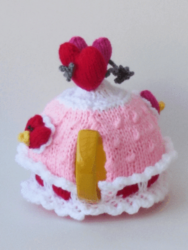 Ravelry: In Love Hearts Tea Cosy pattern by Susan Cowper