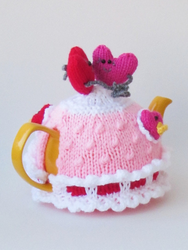 Ravelry: In Love Hearts Tea Cosy pattern by Susan Cowper