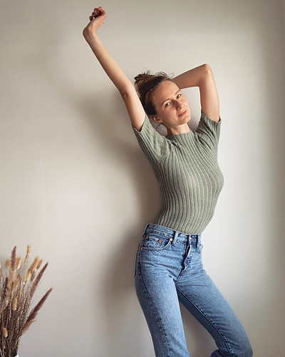 Ravelry: Hug Me Tight Tee pattern by Teplo Knitwear