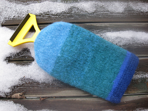 Ravelry: Ice Scraper Mitten - Isskrapevotter pattern by Eva Skulbru Eriksen