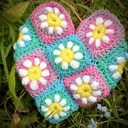 Ravelry: Daisy Love Heart pattern by Alice Tarry