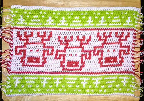 Ravelry: Reindeer Placemat and Table Runner pattern by Pippa Everett