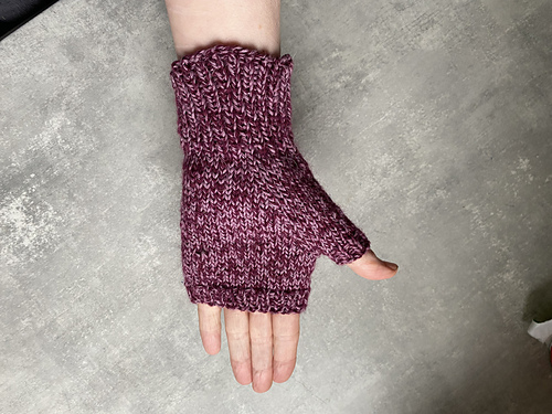 Ravelry: Brandon Peak Mittens pattern by Ciara Doyle