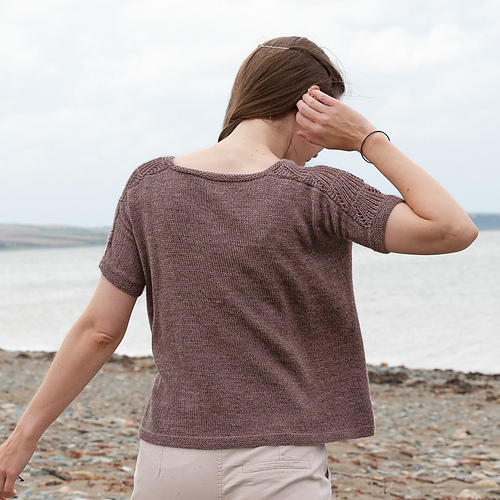 Ravelry: Fanshell Tee pattern by Arianna Frasca