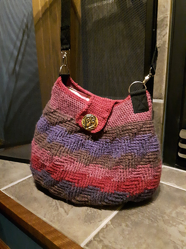 Ravelry: Waterfall Handbag pattern by Merri Purdy - Purdy Sweet Crochet