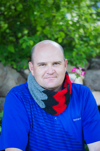 Ravelry: Chevron Cowl pattern by Kenneth Cormier