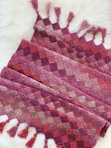 Ravelry: Rose Dreams Entrelac Shawl pattern by Miroslava Mihalkova