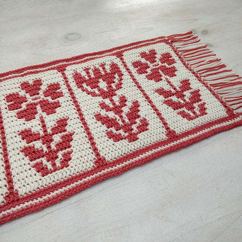 Ravelry: Spring Flower Runner pattern by Pippa Everett