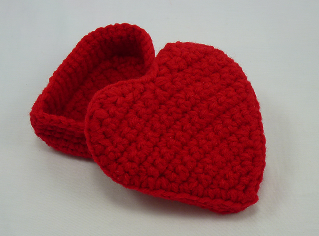 Ravelry: Heart Box pattern by The Stitchhikers
