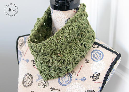 Ravelry: Renly Cowl pattern by Amy Ramnarine